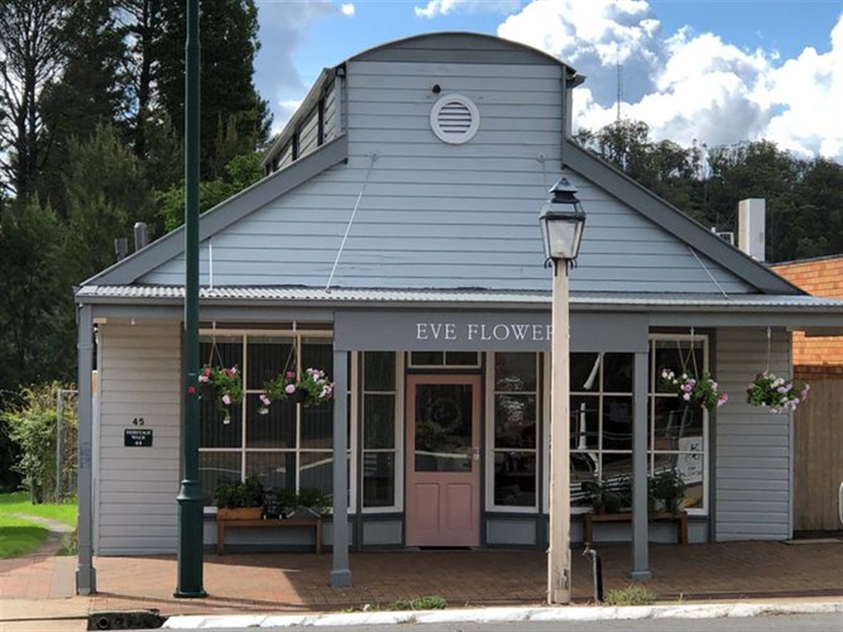 Eve Flower Shop Residence Uralla Visitor Information Centre