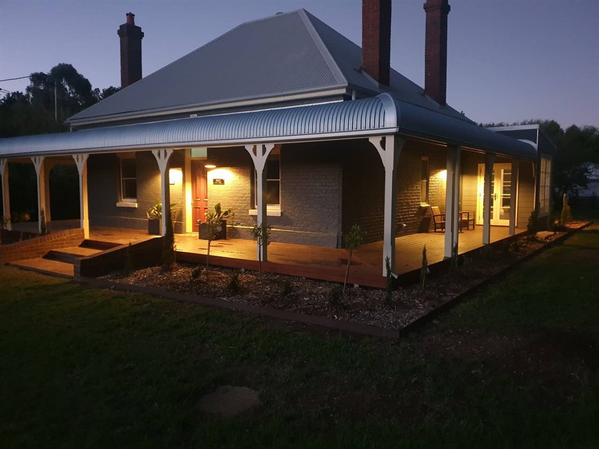 King's Cottage & The Bower @ Kings Cottage Uralla Visitor Information ...